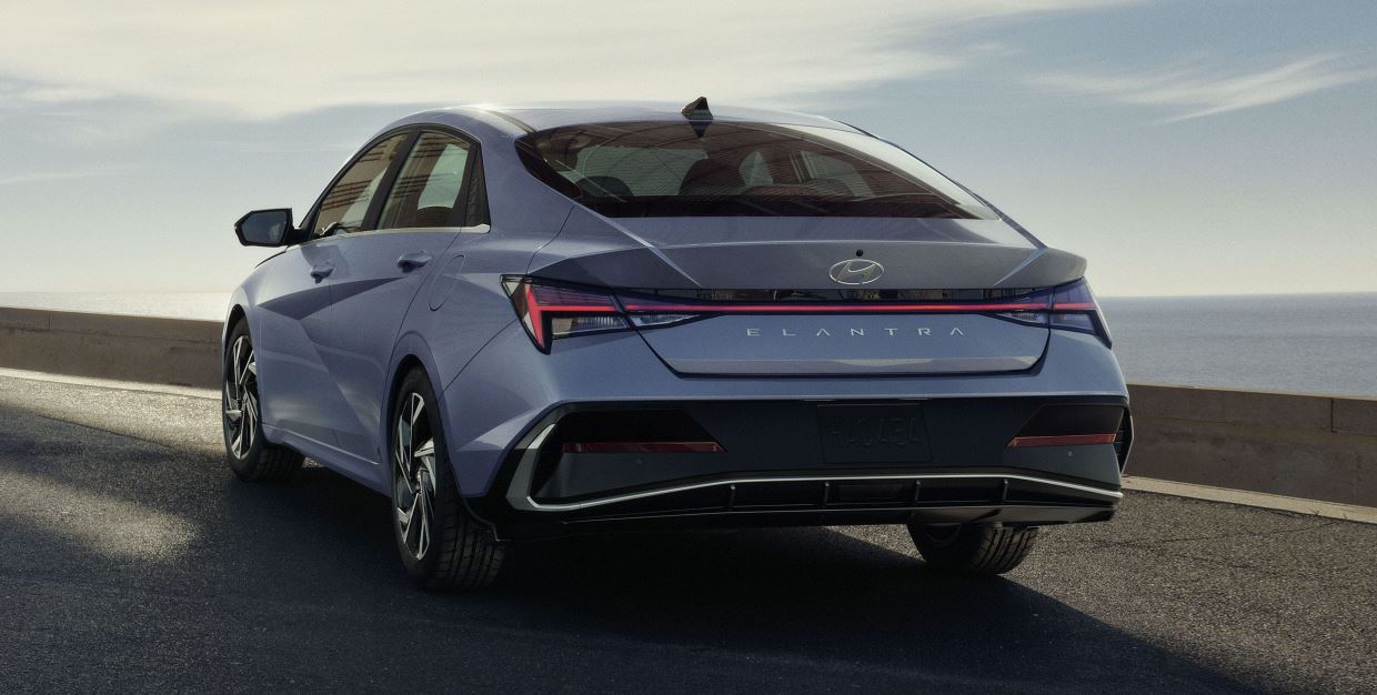 Car Review Hyundai Elantra - 2024 Model Style and Tech