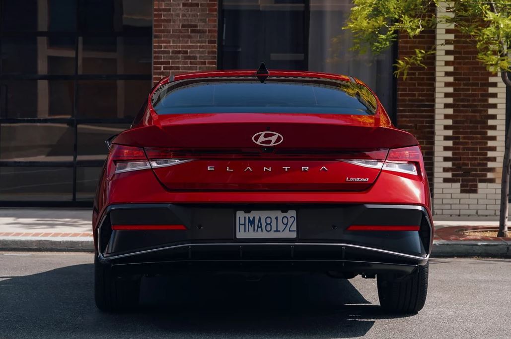 Car Review Hyundai Elantra - 2024 Model Style and Tech